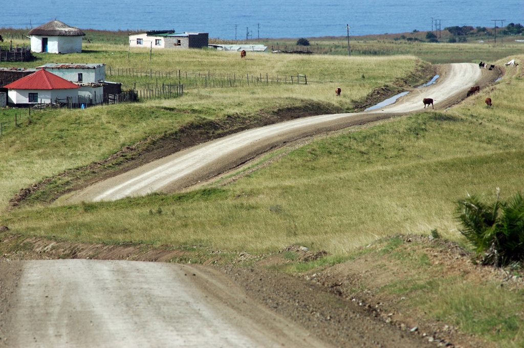 Road_into_Qolora_Mouth_Eastern_Cape_South_Africa - South Africa Gateway